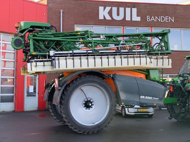 Amazone UX 5201 met Wingsprayer afgeleverd - Van der Maar